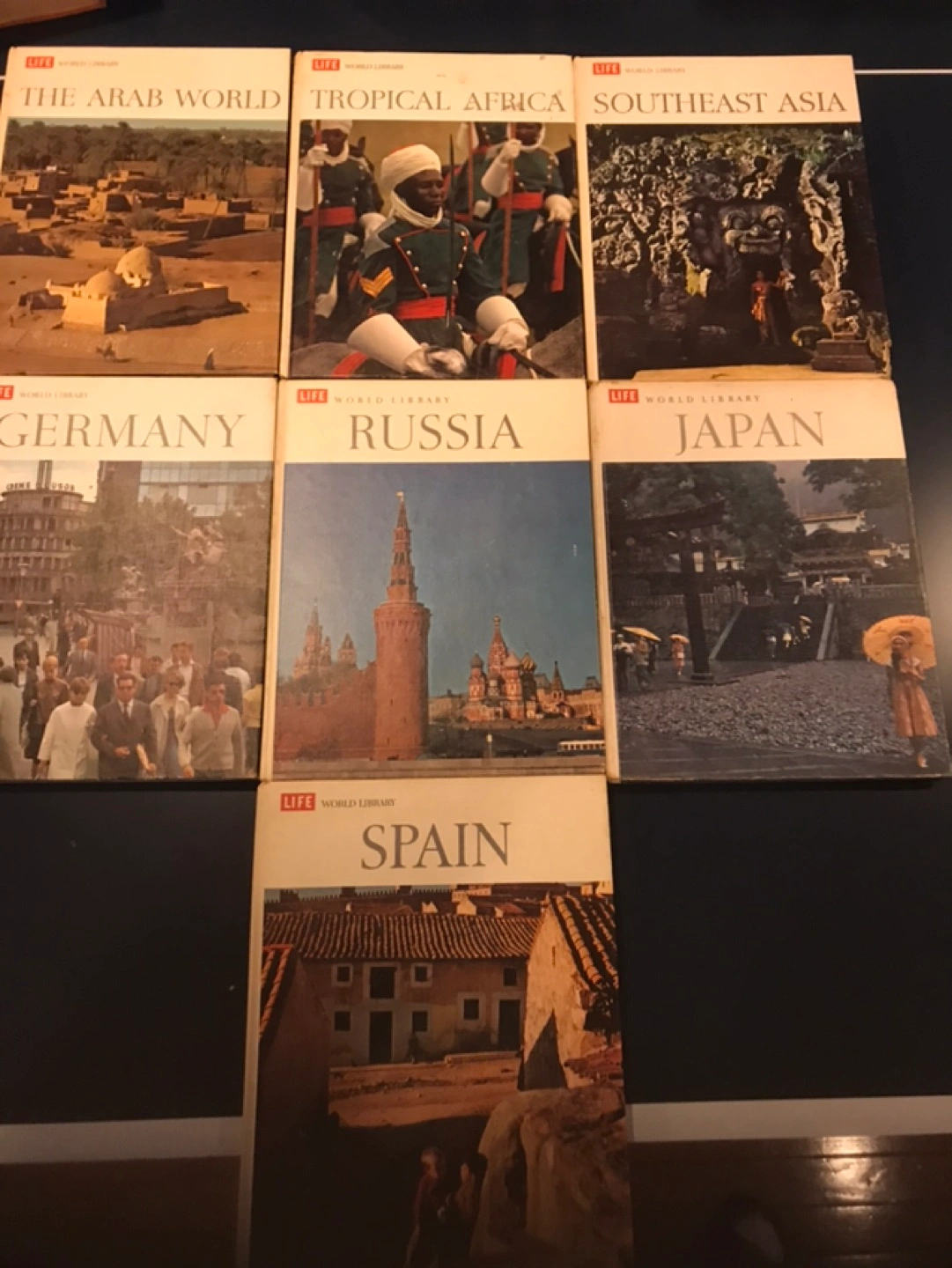 LIFE WORLD LIBRARY - Vintage book series | Karrot