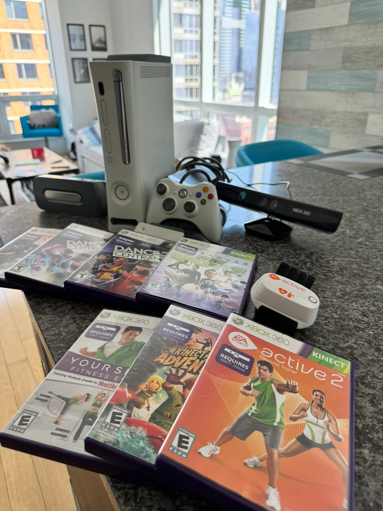 Xbox 360 w/Kinect and games/accessories 🥕 | Karrot