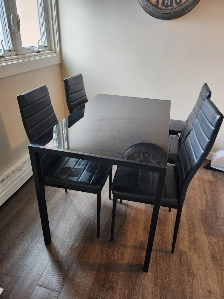 Kitchen Table and Chairs | Karrot