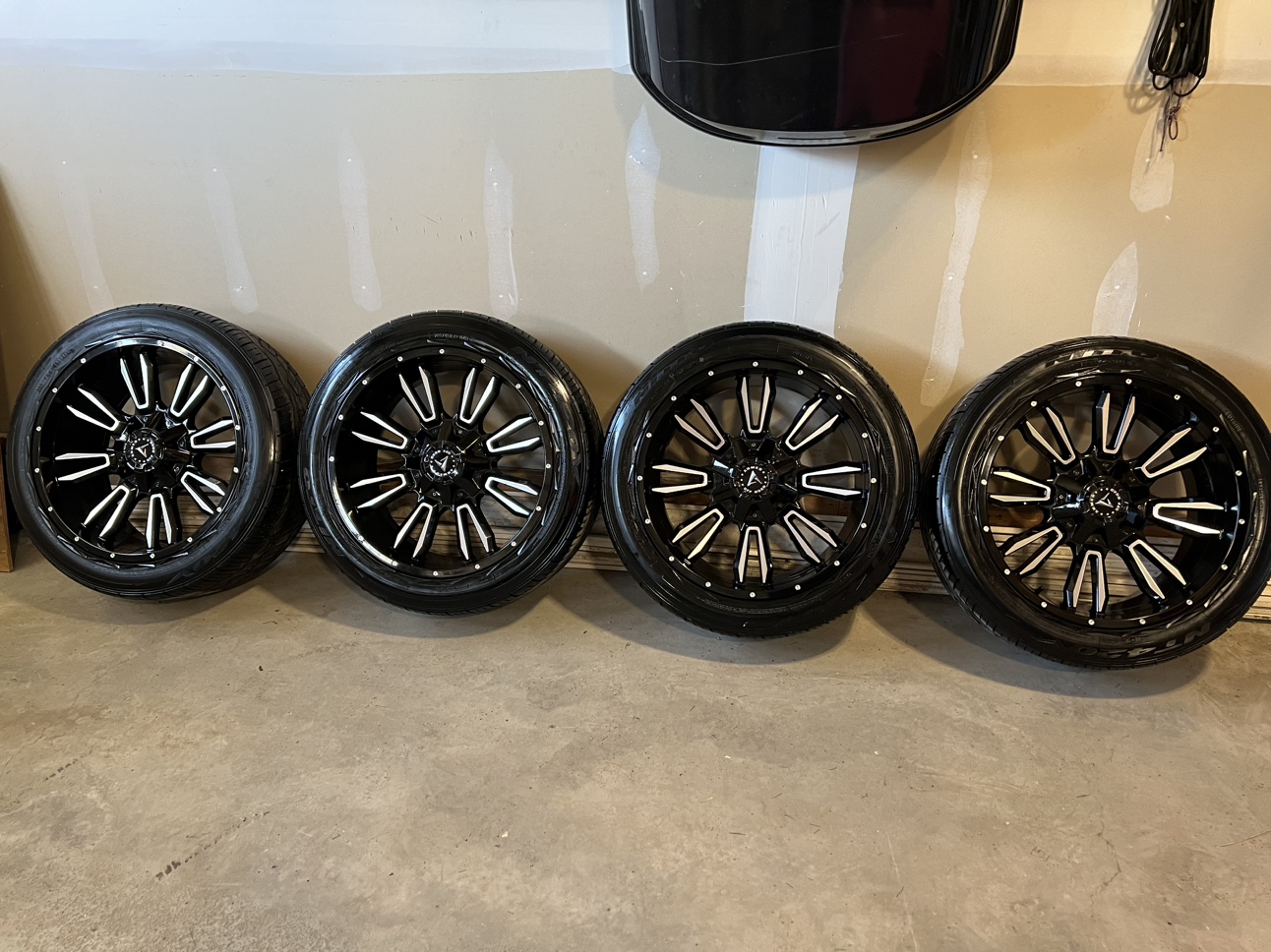 22” ARMED DAGGER Wheel with NITTO 420V Tires | Karrot