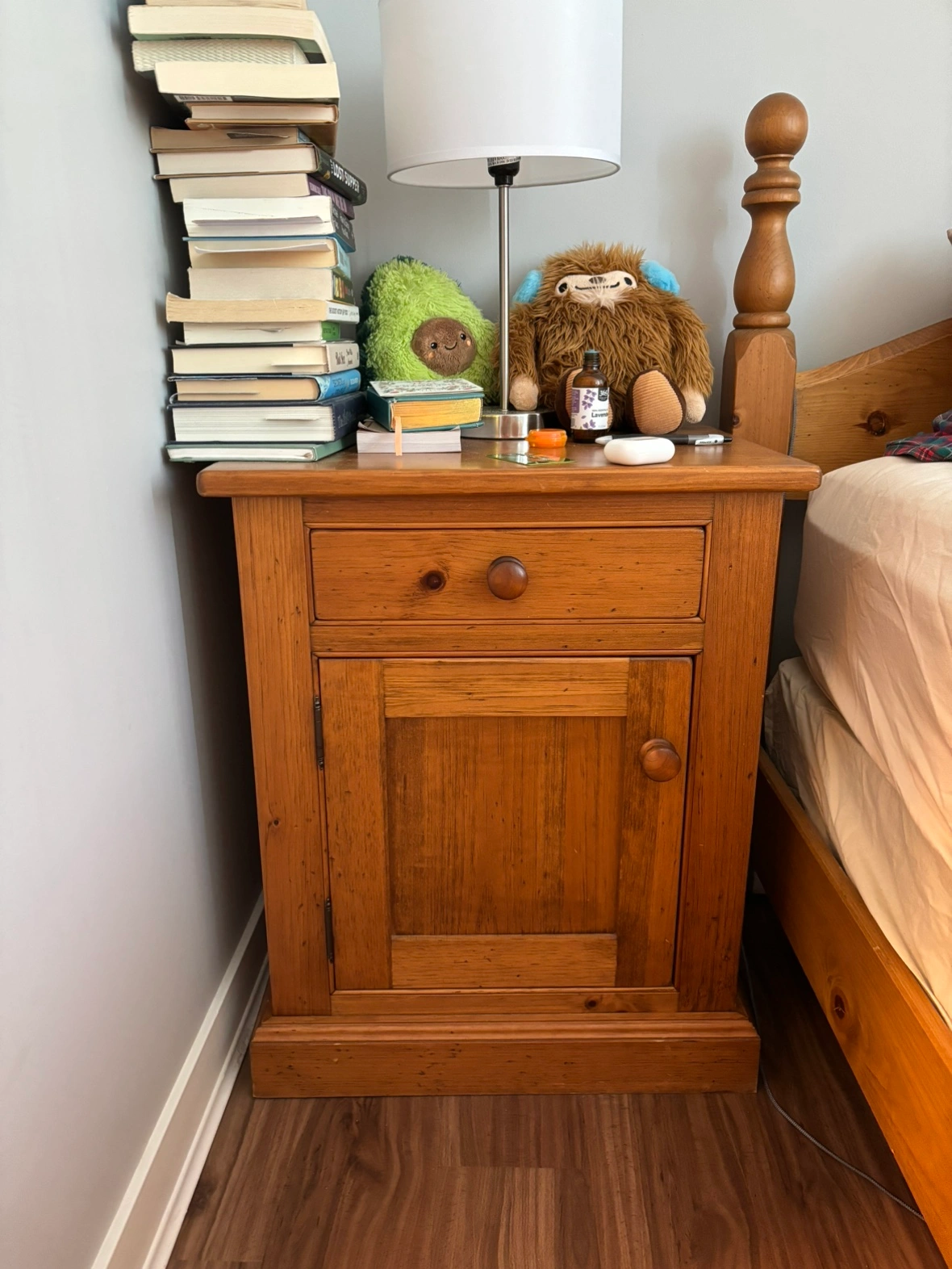 Solid pine end table (set of 2) | Karrot