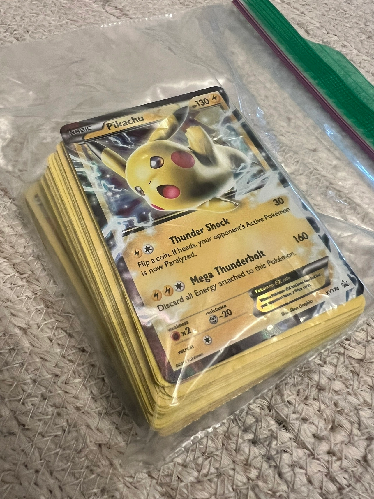 Random Pokémon Bulk 10-200pc - 1 ULTRA RARE/HOLO GUARANTEED | Karrot